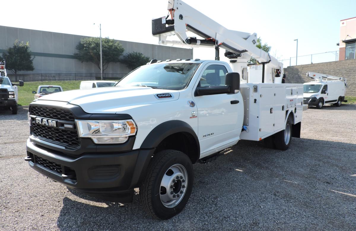 Versalift SST40, 2022 Dodge 5500 4x4 | Runnion Equipment Company