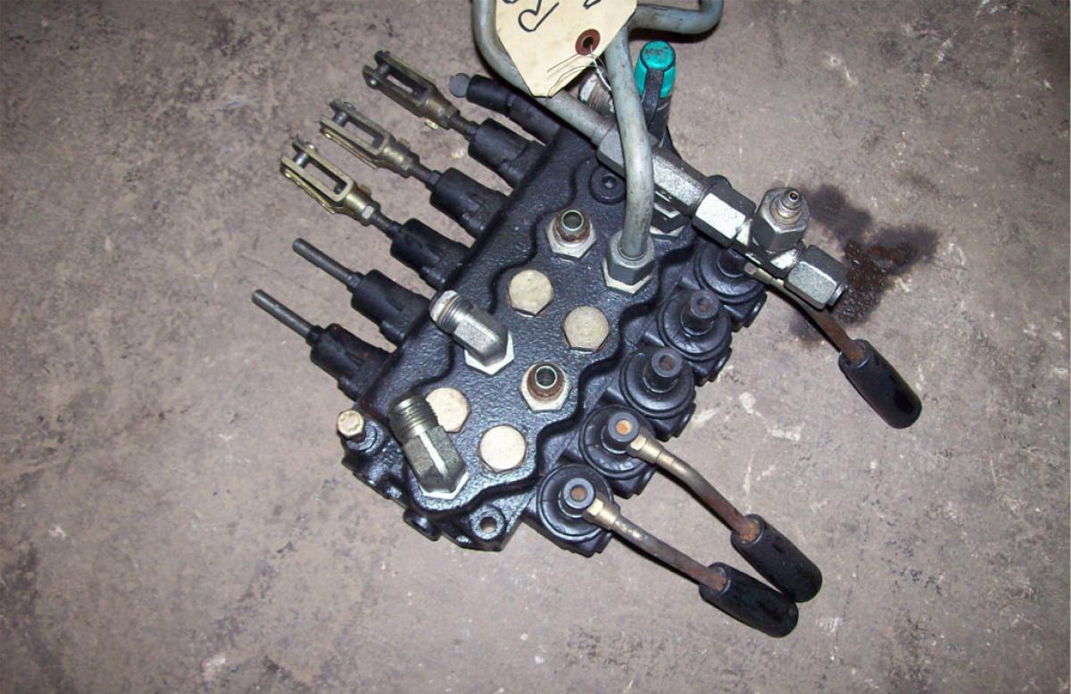 Fassi Valve Bank | Runnion Equipment Company